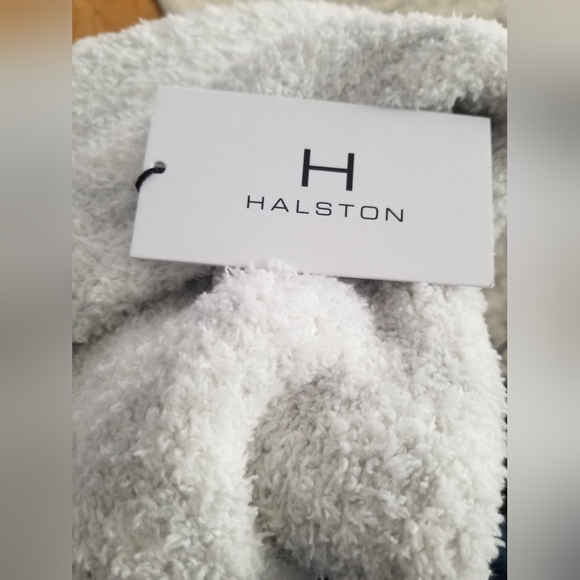 H by Halston | Sweaters | Halston Womans Vneck Long Sleeve Xs | Poshmark